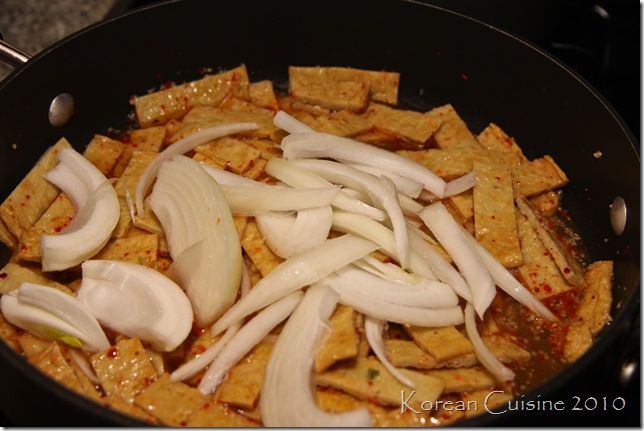 Korean Cuisine: Uh-Mook Jorim - Fish Cakes - 어묵 조림